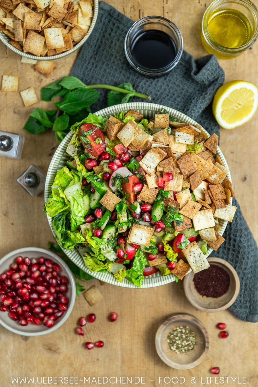 Fattoush: So wird der libanesische Brotsalat mega lecker & crunchy