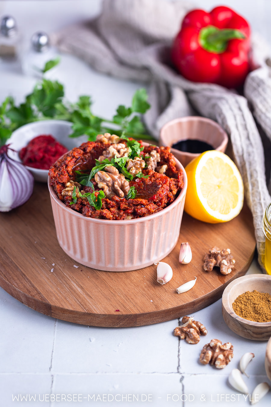 Muhammara - der unwiderstehliche Paprika-Walnuss-Dip - ÜberSee-Mädchen